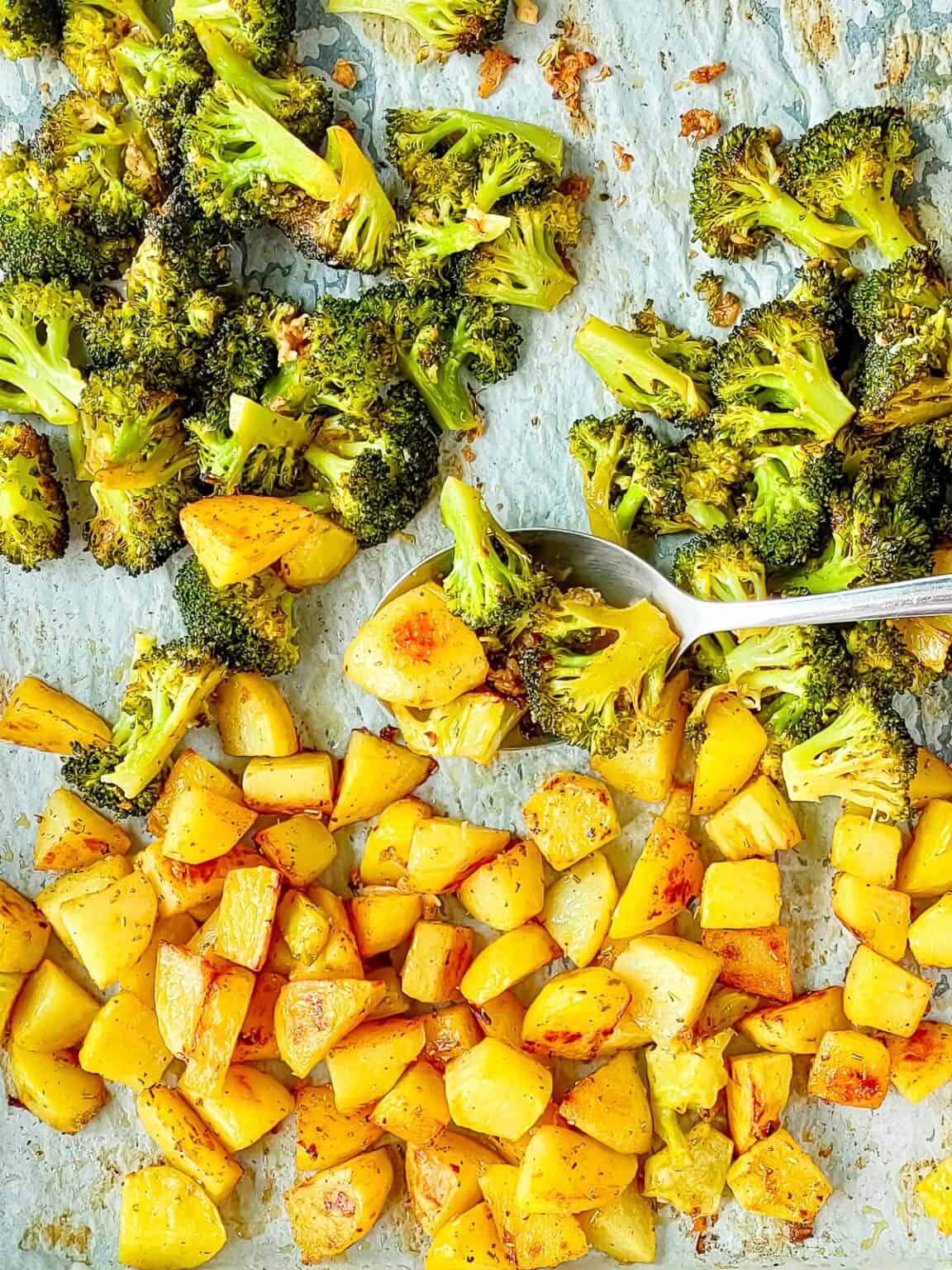Easy Oven Roasted Potatoes And Broccoli With Rosemary - Go Healthy Ever ...